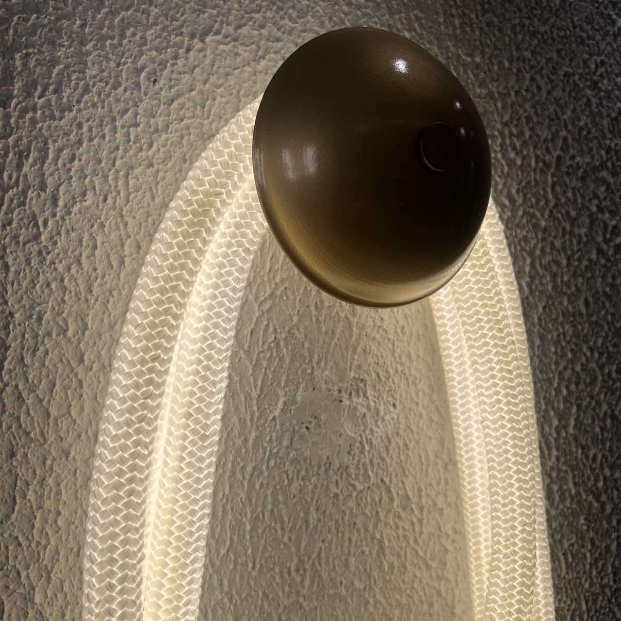 Arandela Corda Luminosa Hope Round 4 Dourada - NOOMA Design